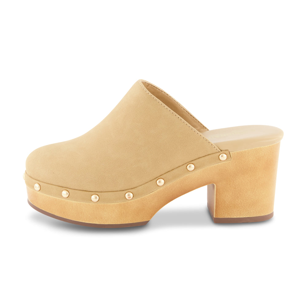 Cushionaire Women's Gibbons Studded Clog